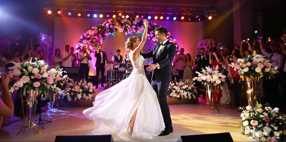 Plan a Wedding Reception with a Live Band! A Complete Guide!